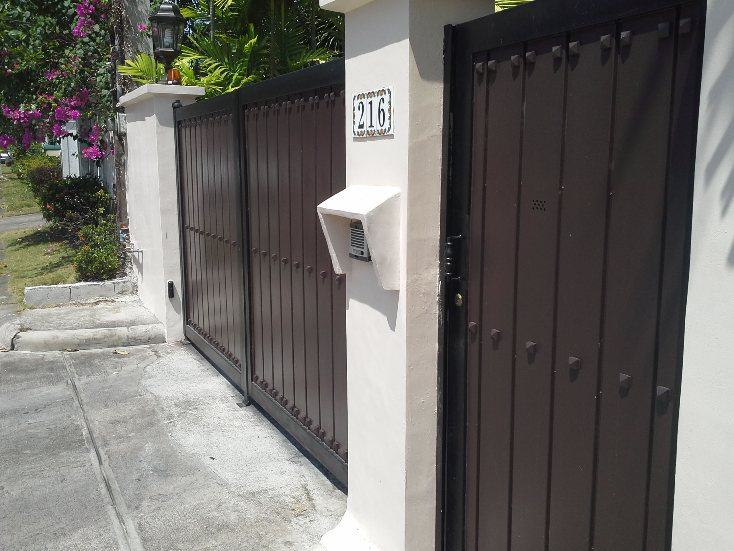 Modern Entrance Gate | Glass Railings Philippines, Glass Railing ...